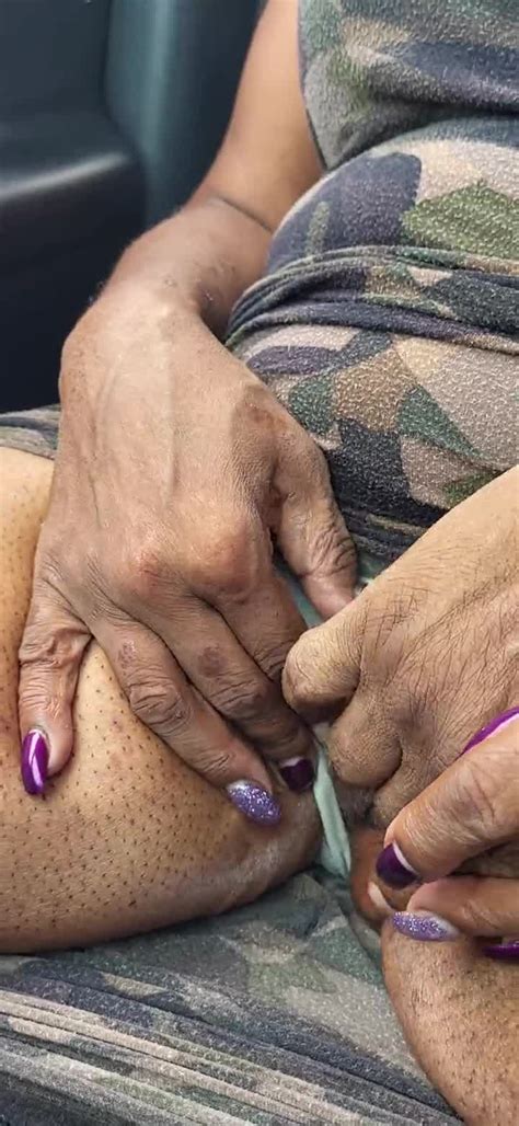 Finger Pop That Slit