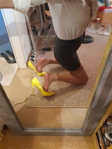 Secretary Dressing In Yellow High Heels Photo 12