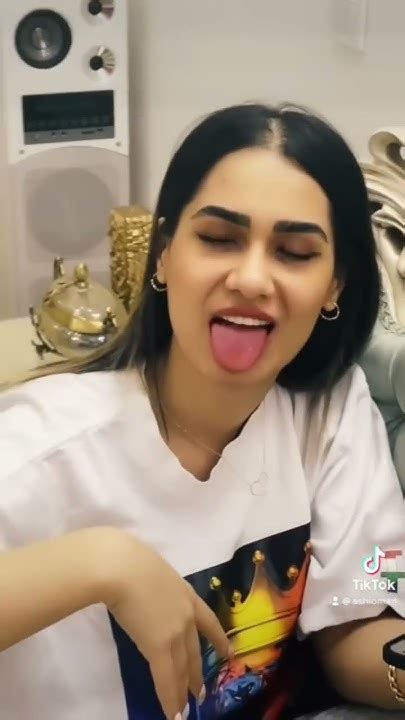 مرجان تیک عصبی گرفته🥴 Youtube