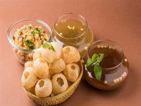 250 Patients Reached The Hospital After Consuming Pani Puri Be Careful दूषित पानी के बताशे खाकर