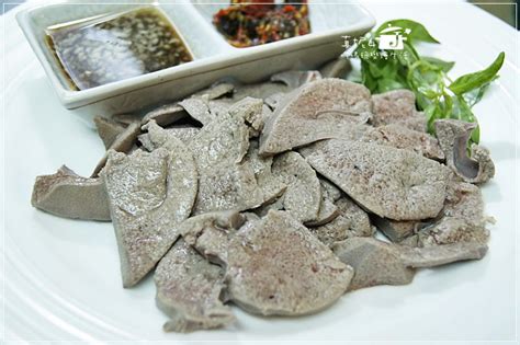 烹飪筆記豬肝怎麼處理才好吃 搓洗去腥是重點 讓全熟豬肝滑嫩的秘密 附影片操作 真妮4吃喝玩樂燴生活