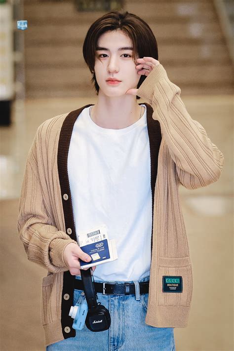 더쿠 오늘 보넥도 성호 이한 태산 출국 패션 ㅈㄴ 내취향