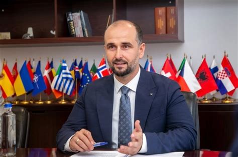 Муртезани Фон Дер Лајен НЕ ГО ОТФРЛИ ПРЕДЛОГОТ ЗА УСТАВНИ ИЗМЕНИ СО ОДЛОЖЕНО ДЕЈСТВО предлогот