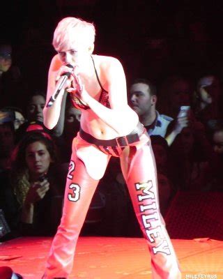 Miley Cyrus Bangerz Tour Pics Porn Pictures Xxx Photos Sex Images Pictoa