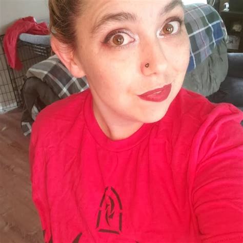 Laura Clay Laurac0490 On Threads