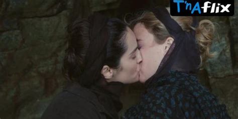 Adele Haenel Breasts Lesbian Scene In Portrait Of A Lady On Fire Lady