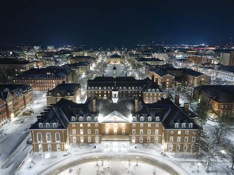 Snow Way Campus Looks That Good At Night R Uiuc