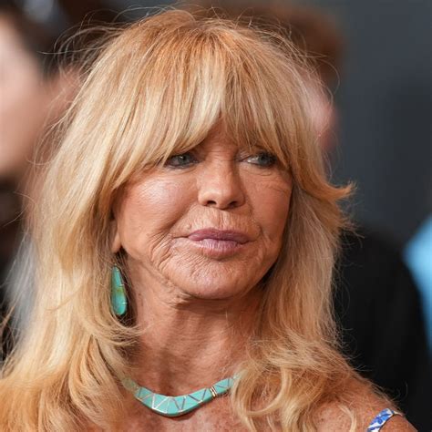 Goldie Hawn 79 Looks Unreal In A Tiny Slinky Lace Dress And Fur Coat
