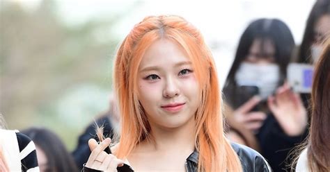 포토 아이칠린 채린 귀여운 미소로 하트~