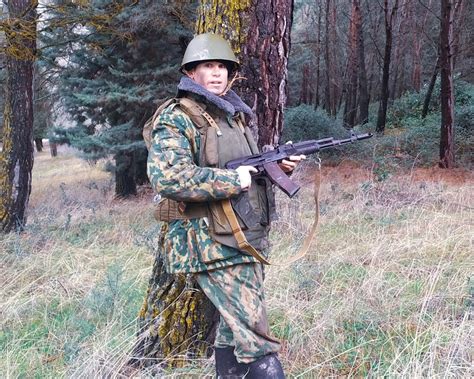 Soldier On The Forest Of Chechenya During The Chechen War Vsr93 Ssh68 6b5 Sapogi Winter Suit