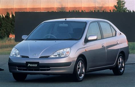 Toyota Prius De Patito Feo A Compacto Con Sex Appeal Así Evolucionó