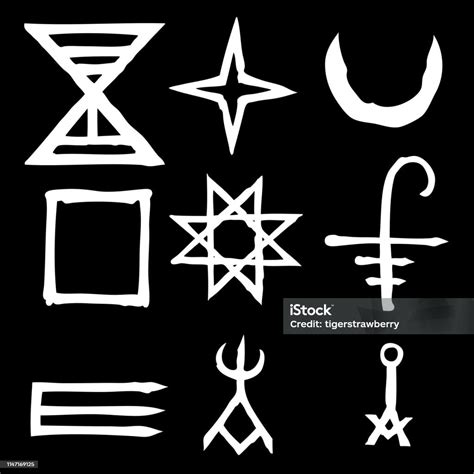 옛 북유럽 북유럽 룬 상상의 버전의 집합입니다 룬 알파벳 기호 Futhark 고대의 신비로운 상징 바이킹의 편지와 룬에서 영감을 얻었습니다 벡터 고대의에 대한 스톡 벡터