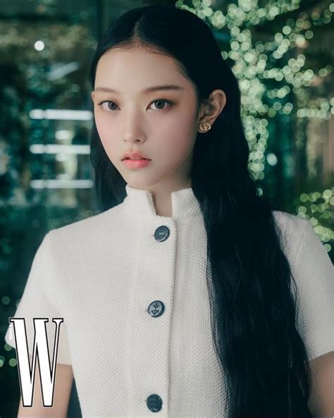 뉴진스 해린 17세 소녀 청순한 듯 성숙한 자태 단아한 스커트 슈트룩 패션엔