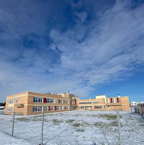 Школу в Дзержинске достроили на год раньше чем планировалось СИА