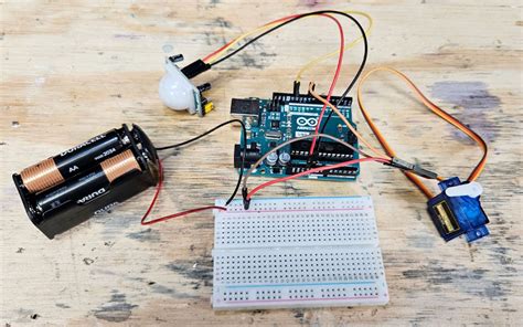 Motion Activated Servo Control With Arduino And Pir Sensor