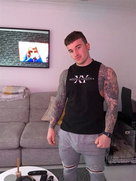 Pin By Aleja Dupree Thompson On Chris Hatton Mens Tops Style