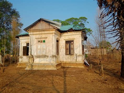 ဆင်ပေါင်ဝဲမြို့နယ်တွင် လေပွေတိုက်ခတ်မှုကြောင့် လူနေအိမ်များ အမိုးလန်ပျက်စီး Information And