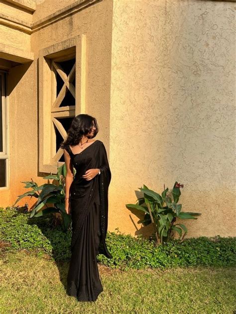 Pin By Sam On Punjabi Outfits Saree Poses Saree Hairstyles Best Poses For Pictures