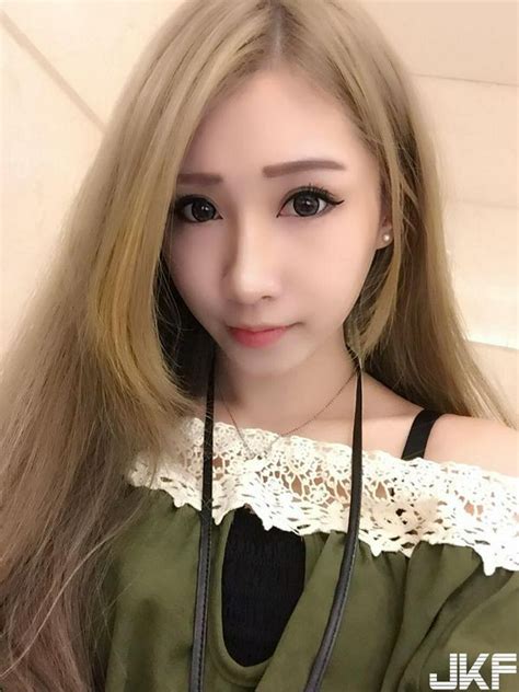 17直播女神AbbieYu长腿火辣身材引爆网友追踪 啪凸啪凸