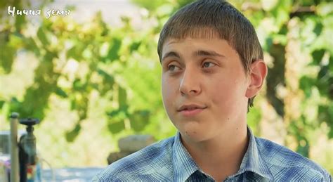 Това Юлиян от кочериновското село Бараково един необикновен ученик Той E на 17