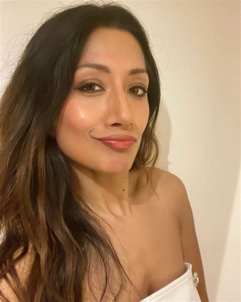 Reshmin Chowdhury Selfie Collection R Britishcelebritybabes