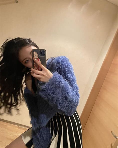 Itzy Pics On X Itzy Mirror Selfie Selfie