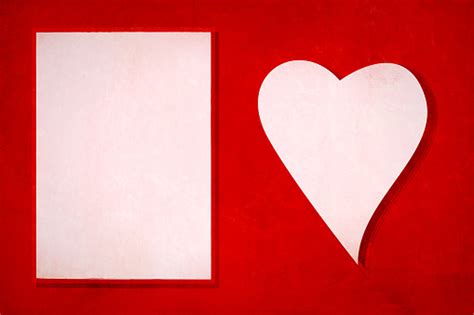 사랑 테마 발렌타인 데이 결혼식 기념일 축하 빨간색 적갈색 색상의 생생한 수평 배경 또는 그런 지 벡터 배경 또는 벽지 하나의 대비 흰색으로 칠해진 심장 및 복사 공간을위한