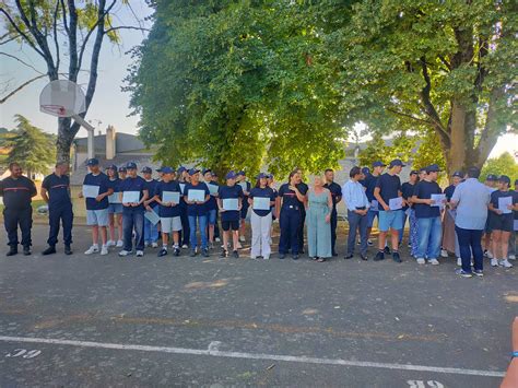Cérémonie De Remise Des Diplômes Et Du Calot Dhonneur Pour Les Cadet