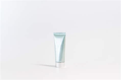 흰색 바탕에 빈 플라스틱 핸드 크림 병입니다 텍스트를 빈 병에 대 한 공간을 복사 0명에 대한 스톡 사진 및 기타 이미지 0