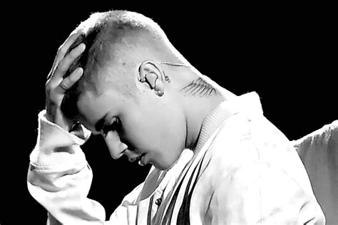 Justin Bieber S Already Crummy Week Ends With A Leaked Nude Photo Hoax Involving Selena Gomez