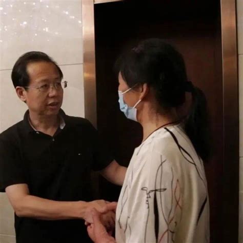 刘乃斌会见慰问烈士万惠文家属 重庆市 巴南区 烈属