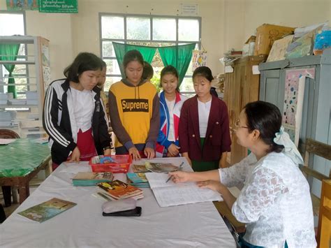 သံတောင်ကြီးမြို့ အခြေခံပညာအထက်တန်းကျောင်းတွင် နယ်လှည့်စာကြည့်တိုက် ကွင်းဆင်းဆောင်ရွက