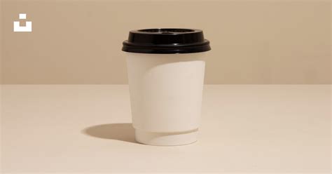 검은 뚜껑이 달린 흰색 커피 컵 사진 Unsplash의 무료 커피 이미지