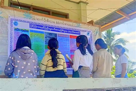 မိုင်းယောင်း၌ ၁ဝ၂ နှစ်မြောက် အမျိုးသားအောင်ပွဲနေ့အထိမ်းအမှတ် နံရံကပ်စာစောင်၊ ဓာတ်ပုံနှင့် စာအုပ