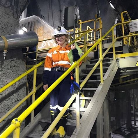 Гүний уурхайн эмэгтэй