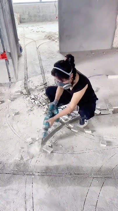 يقوم الحرفي بقطع الأخاديد بمهارة Youtube