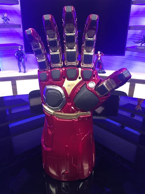 Slideshow Hasbro Replica Of Iron Man S Infinity Gauntlet From Avengers Endgame
