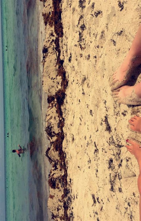 Kathryn Newton S Feet