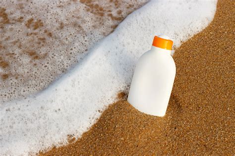 모래 해변에 자외선 차단제 Spf 보호 튜브 텍스트의 공간을 복사합니다 0명에 대한 스톡 사진 및 기타 이미지 0명 개념 개인 장식품 Istock