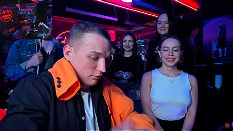 ДЕВУШКА ПОЦЕЛОВАЛА ЭДВАРДА БИЛА Youtube