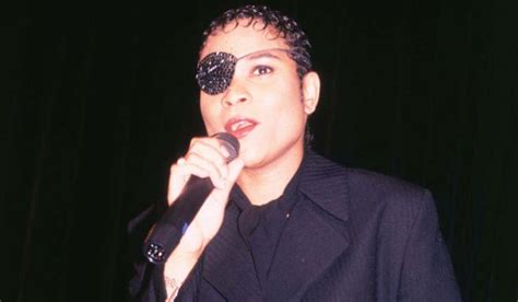 Why Does Singer Gabrielle Cover Her Eye What Happened