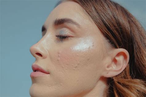 Дерматологи розповіли чи корисний піт для шкіри обличчя Pearl Earrings Earrings Pearls