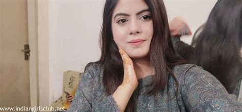 Erotic Indian College Girl Showing Her Natural Big Boobs Indian Girls