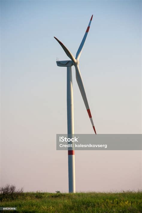 바람 터빈 또는 전기를 생성 하는 발전기입니다 에코 파워 0명에 대한 스톡 사진 및 기타 이미지 0명 Sustainable Biodiesel Alliance 녹색