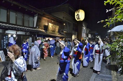 郡上踊（2024年） 日本三大盆踊りのひとつ 一晩中踊り明かす徹夜おどり 岐阜県郡上市 いこーよとりっぷ