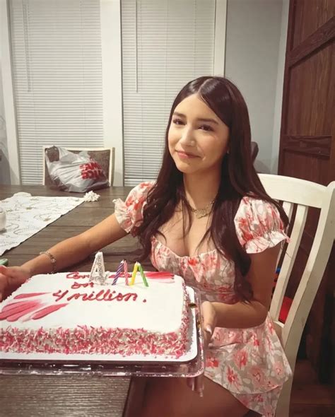 Esli Mendez Height Age Net Worth Ethnicity Sisters Real Name