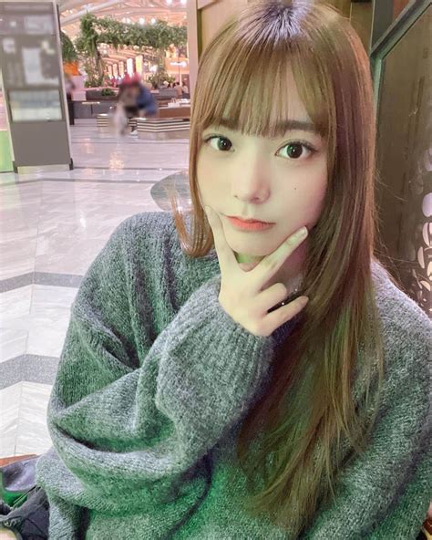 李始燕さんのインスタグラム写真 李始燕instagram「写真撮られた 사진 찍혔당 00 00line 00년생 22歳
