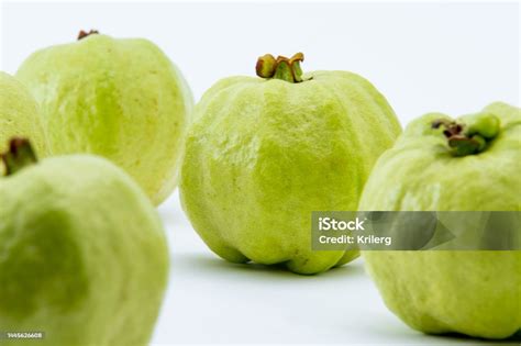 구아바 열대 과일 과일은 맛있고 건강상의 이점이 있습니다 0명에 대한 스톡 사진 및 기타 이미지 0명 건강한 식생활 과일 Istock