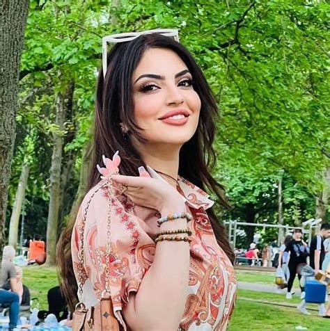 تا که هستم ندانی کیستم🖤🥀 تا که دانی دیگر نیستم🖤🥀 Yasamin Azizi یاسمین