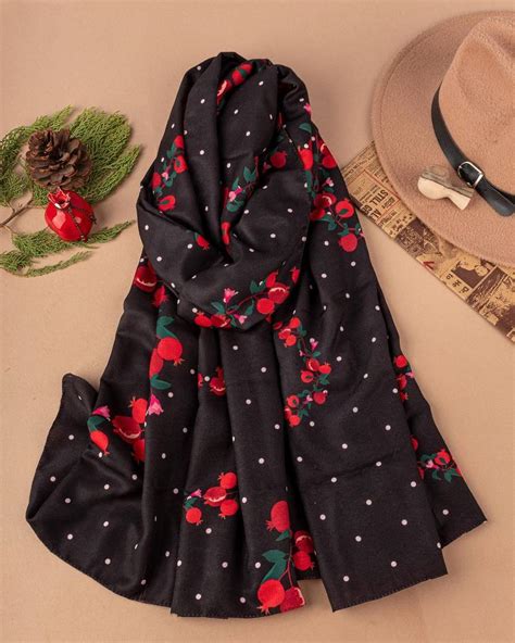 مدل شال یلدایی دخترانه؛ شالی زیبا برای تکمیل استایل های یلدایی